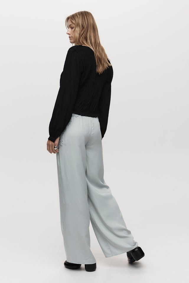 MARLE HAYDEN TOP BLACK – Ruby Rose Te Awamutu